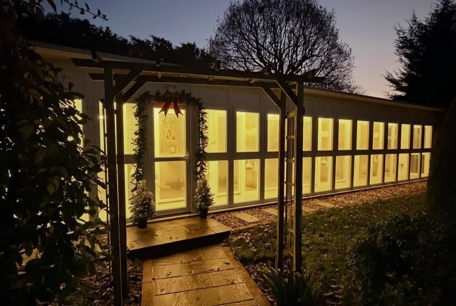 Cattery Manufacturer - No1 for uPVC Catteries and Kennels - Pedigree ...